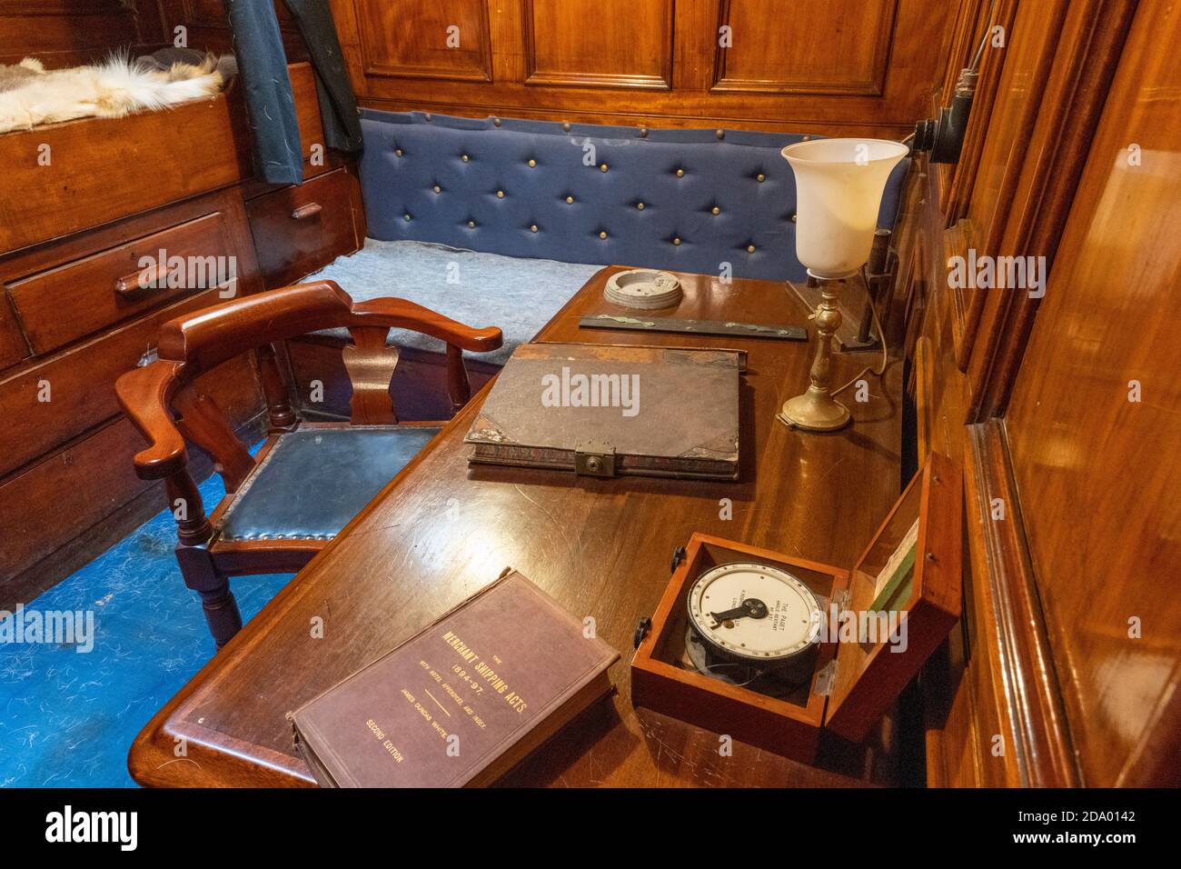 Rrs discovery officers desk hi-res stock photography and images - Alamy
