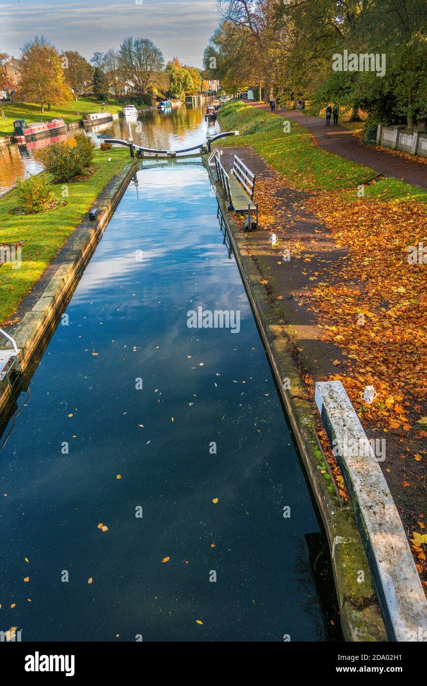 Autumn colours over Jesus green lock and the river Cam in Cambridge ...