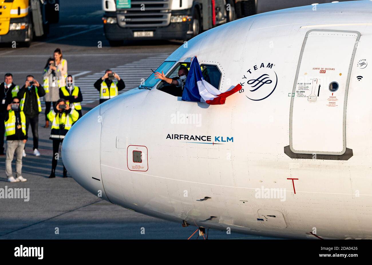 Berlin, Germany. 08th Nov, 2020. The pilot of the Airbus of the French ...