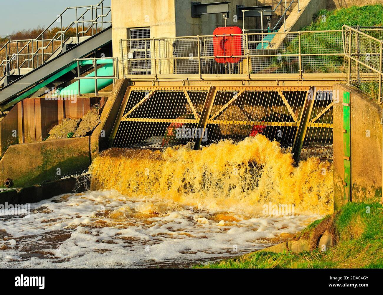 Dock Bridge pumping station discharging water into Lytham Creek to help ...