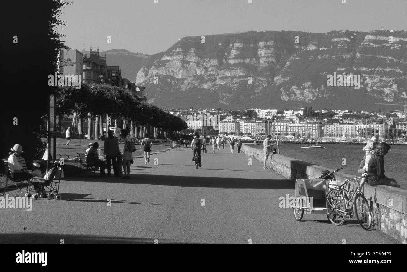 Corona virus france Black and White Stock Photos & Images - Alamy