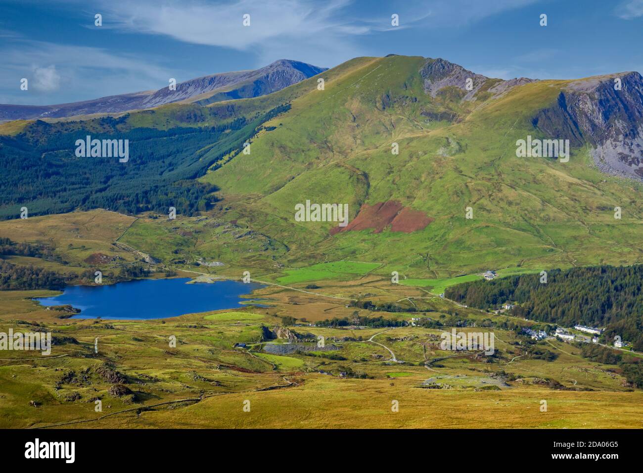 Scenic mountains and lakes on the foothills of Mount Snowdon (Rhyd Ddu ...