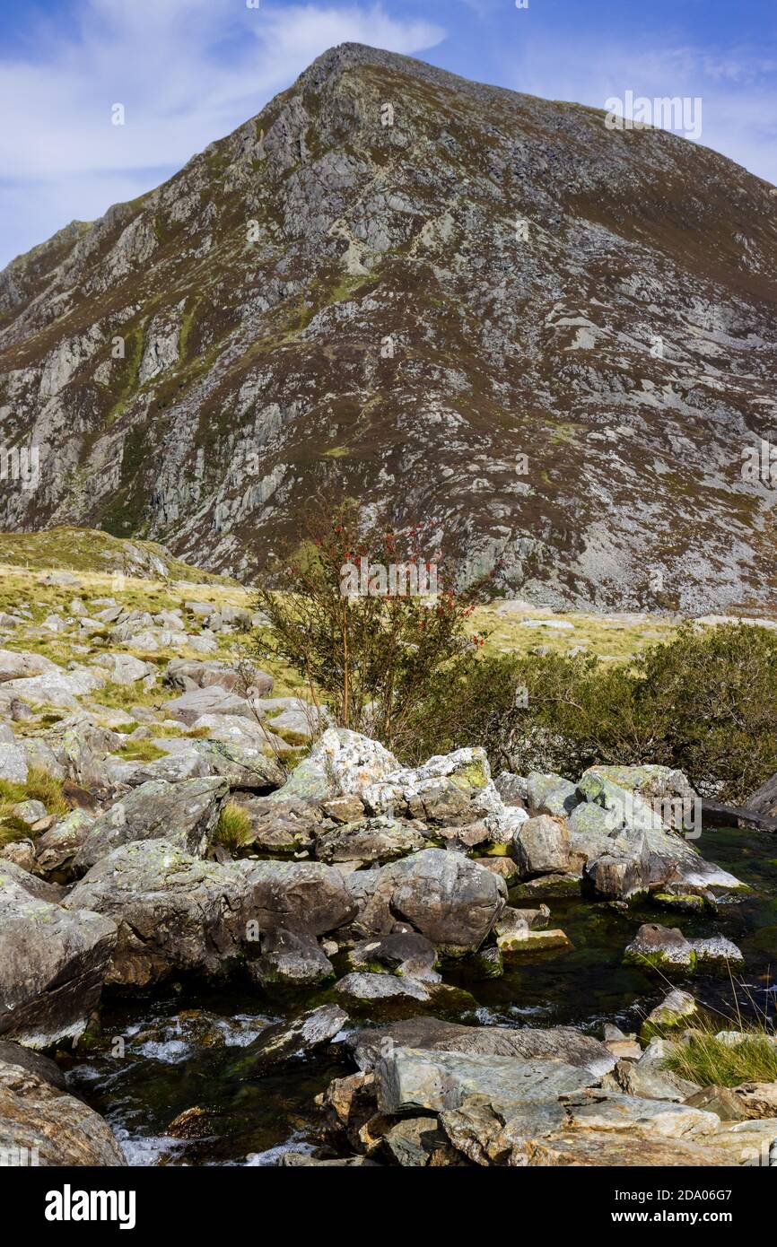 Idwal snowdonia mountain rocks river hi-res stock photography and ...