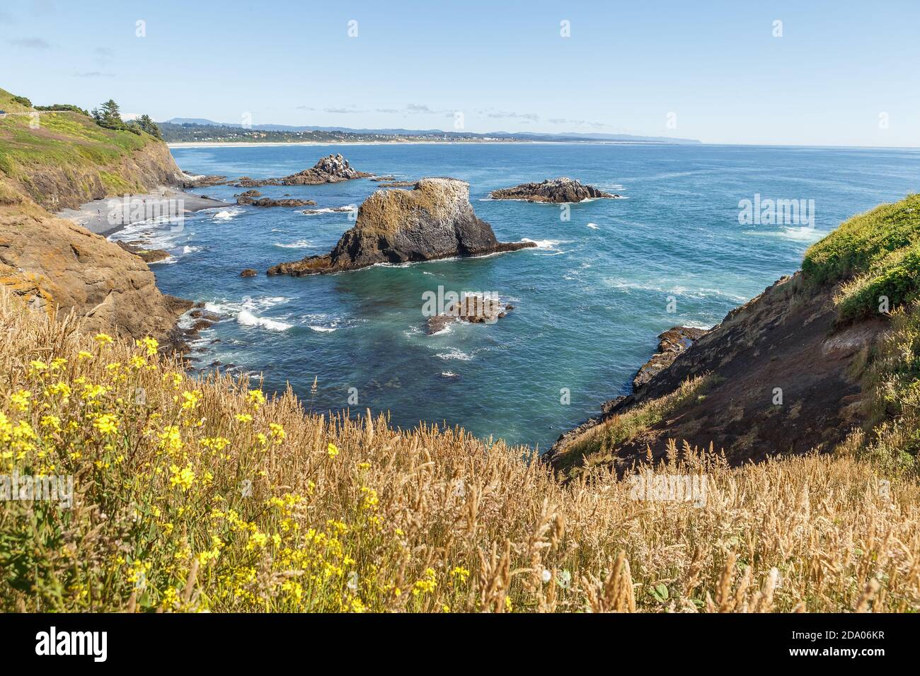 Oregon Coast landscape with Cliffs and Pacific Ocean. Yaquina Bay ...
