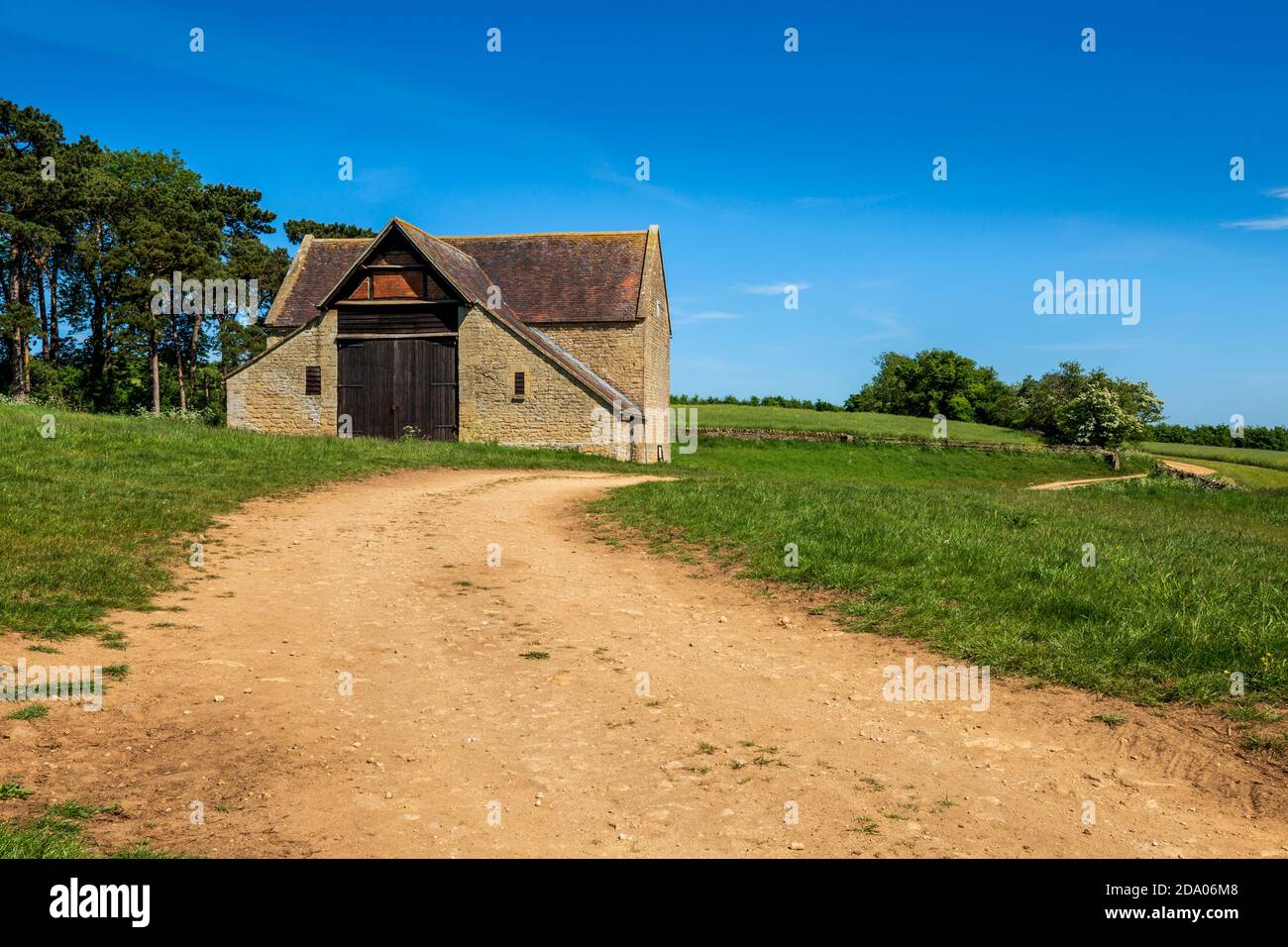 The barn at Sundial farm on Bredon hill in the Cotswolds ...