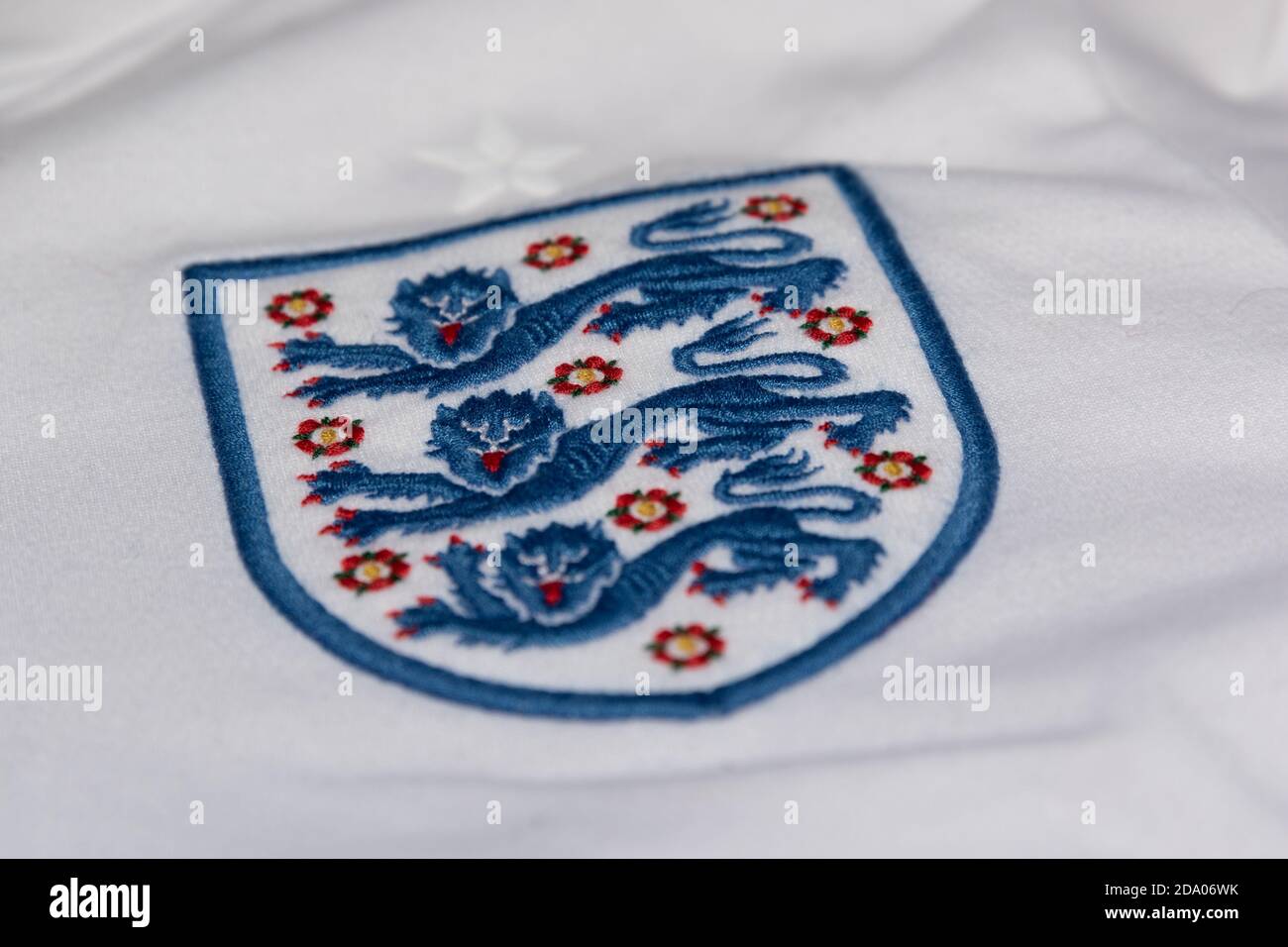 Three lions badge hi-res stock photography and images - Alamy