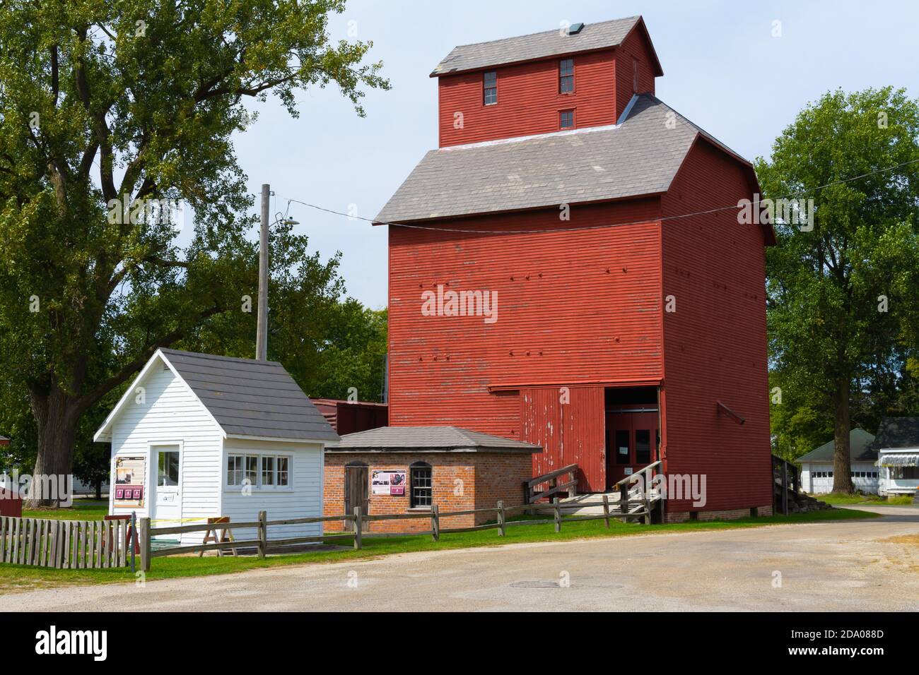 Old Fashioned Elevator High Resolution Stock Photography and Images - Alamy