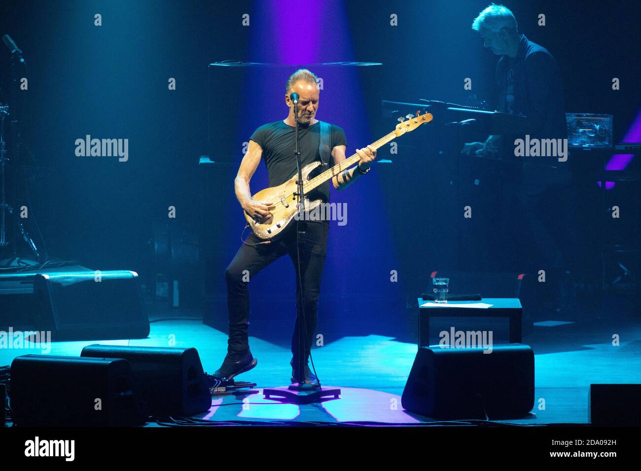 Paris la defense arena hi-res stock photography and images - Alamy