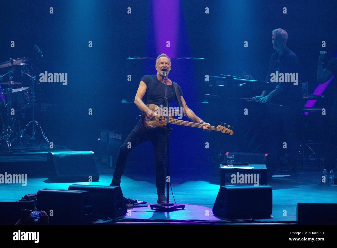 Paris la defense arena hi-res stock photography and images - Alamy