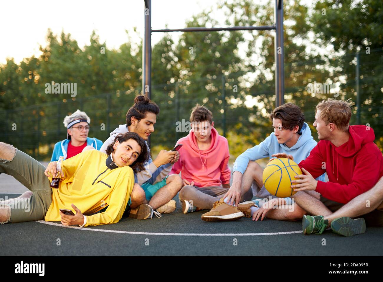 Teens playing basketball outside hi-res stock photography and images ...
