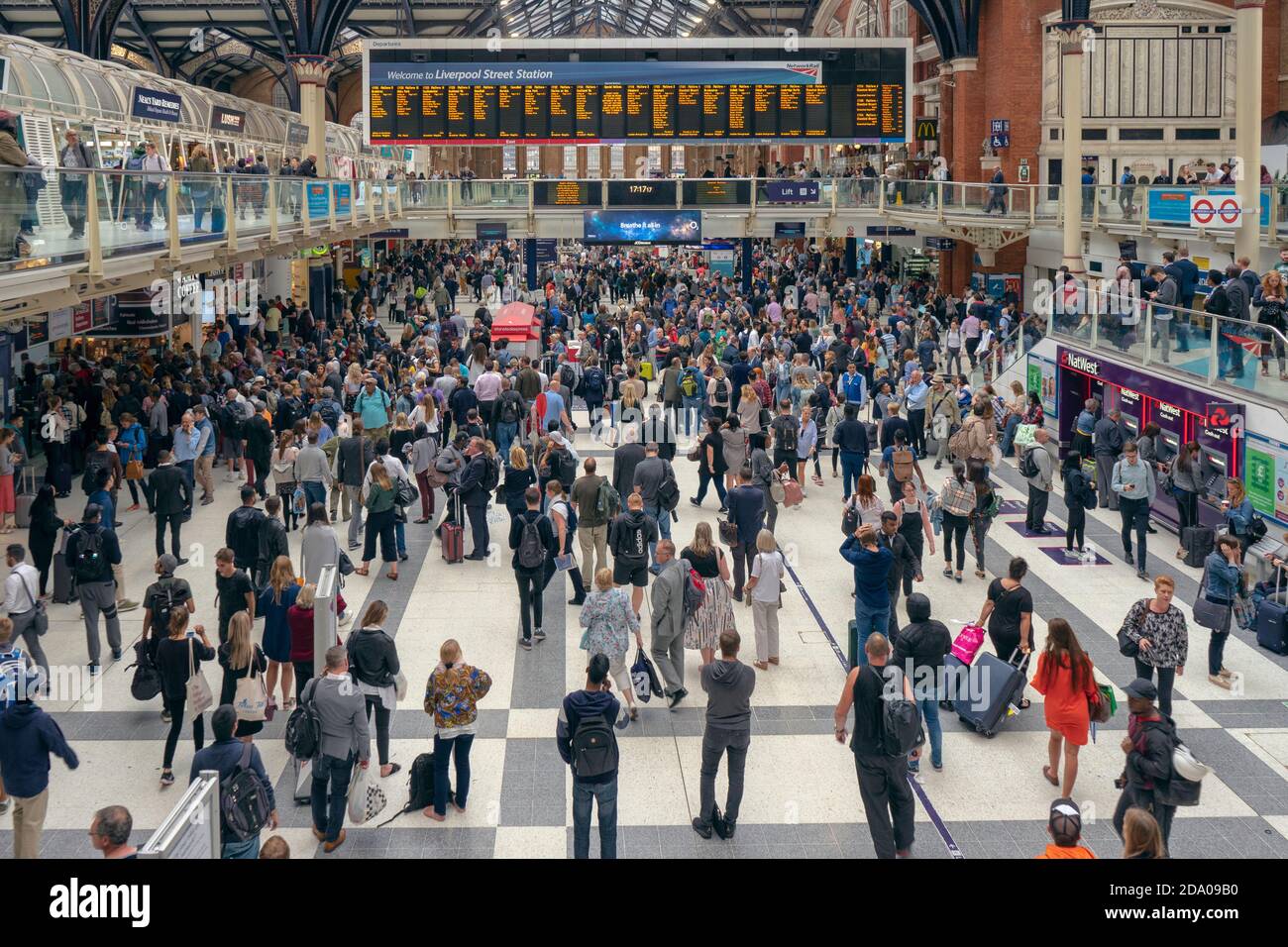 Bishopsgate station hi-res stock photography and images - Alamy