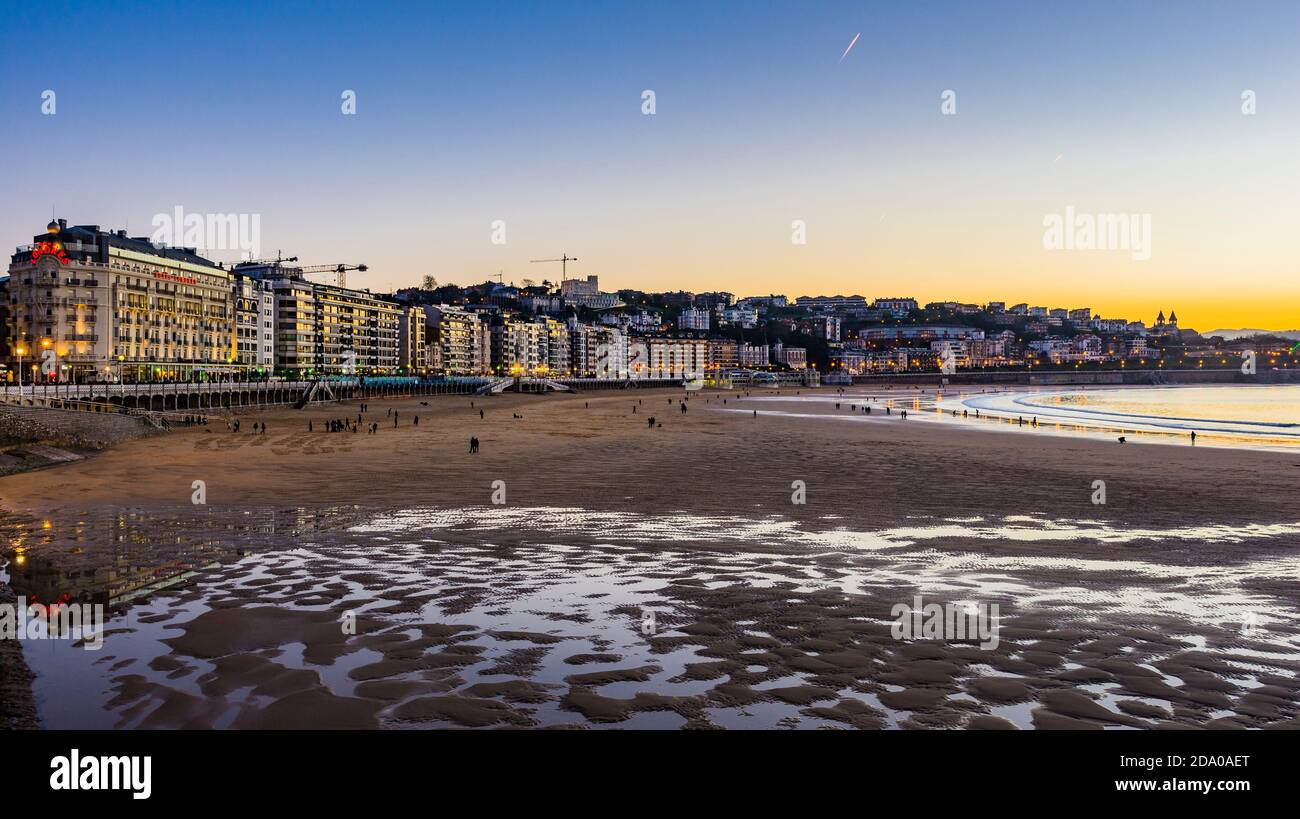 La concha beach san sebastian promenade hi-res stock photography and ...