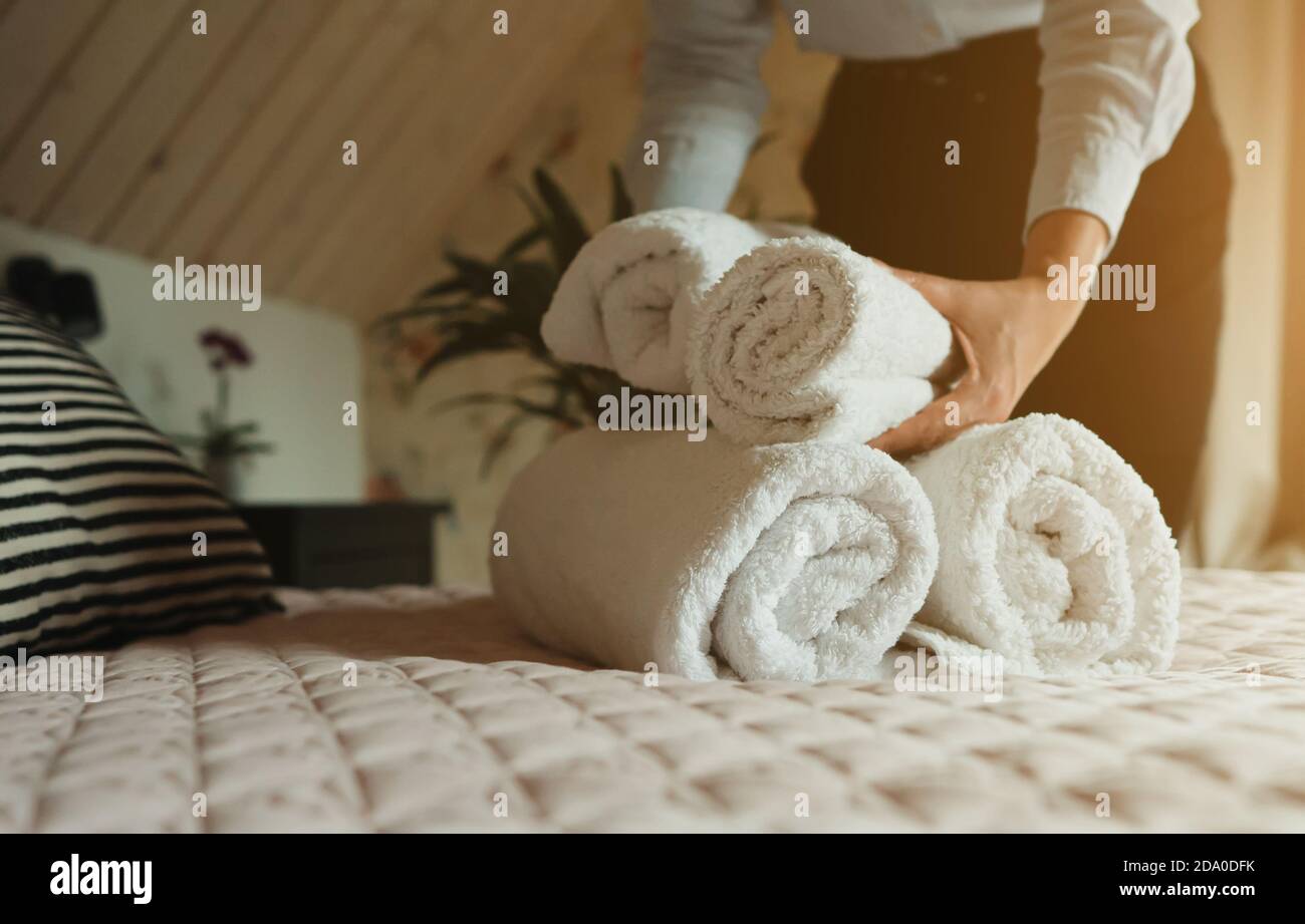 Hotel maid housekeeper resort hi-res stock photography and images - Alamy