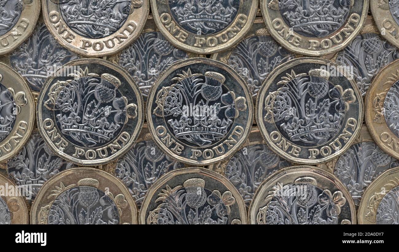 Rows of one pound coins hi-res stock photography and images - Alamy