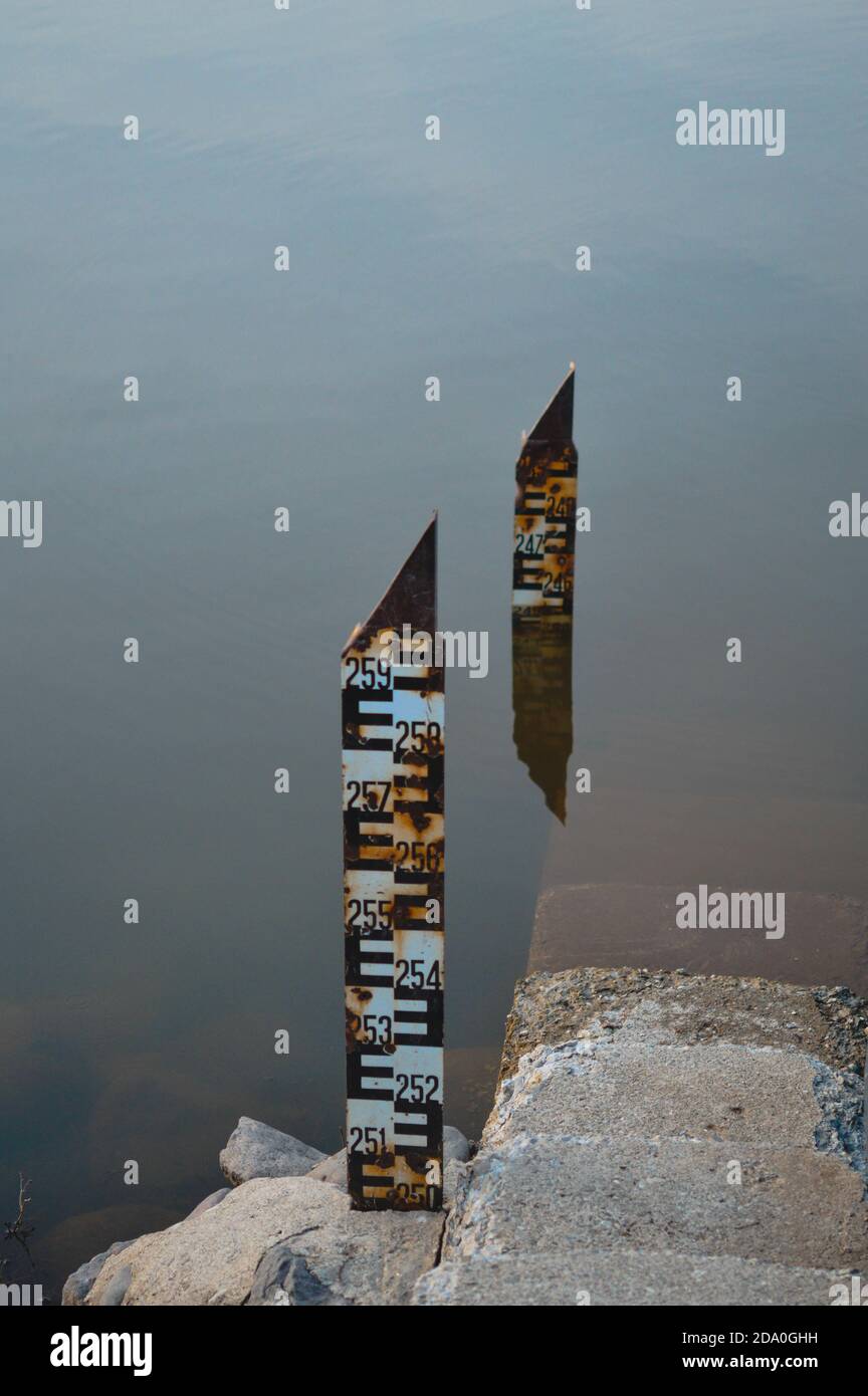Water level indicators hi-res stock photography and images - Alamy