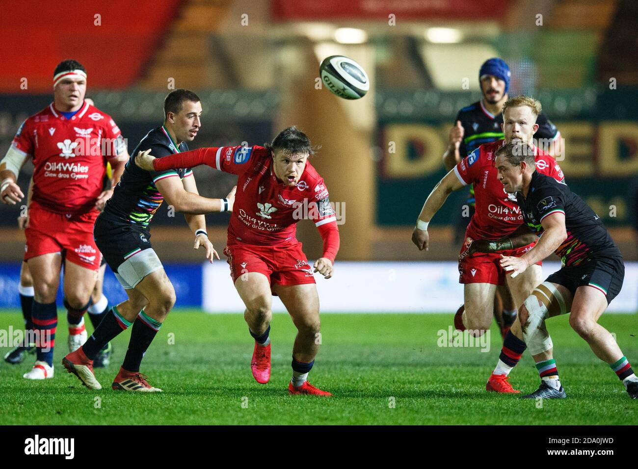 Llanelli, UK. 8 November, 2020. Scarlets winger Steff Evans chases the ...