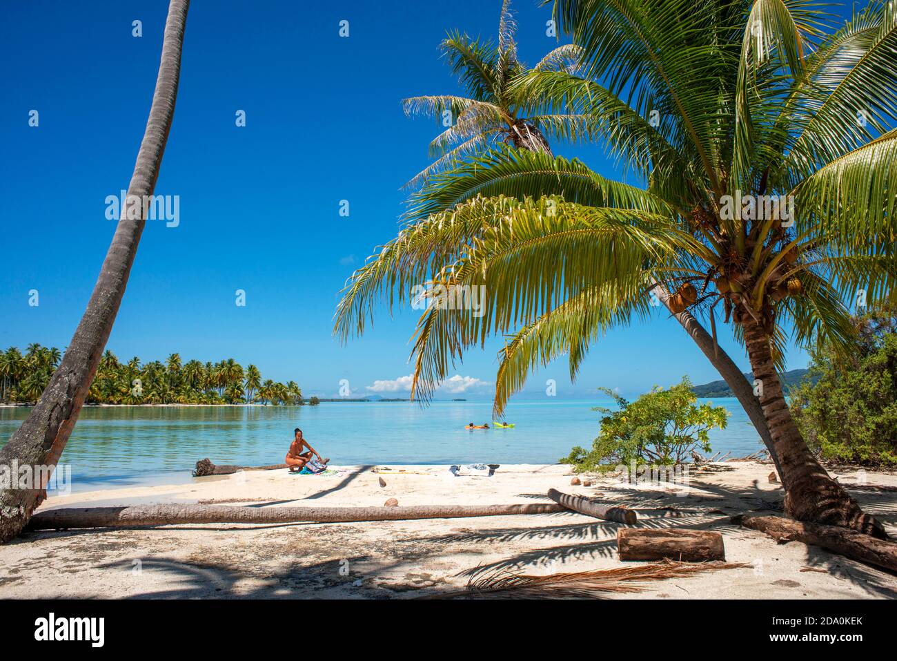 Tropical paradise seascape Taha'a island landscape, French Polynesia ...