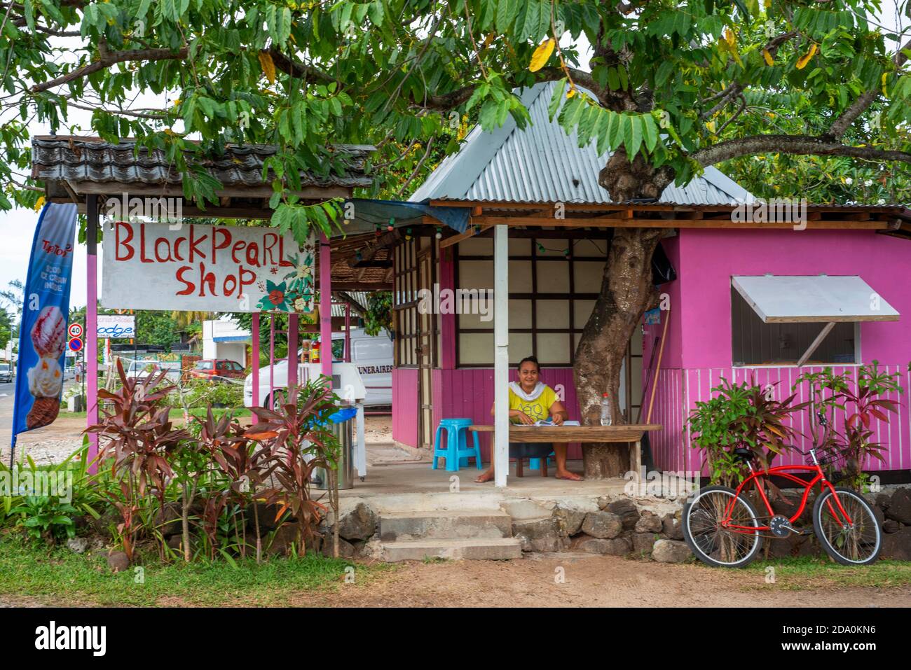 Pearl shops hi-res stock photography and images - Alamy