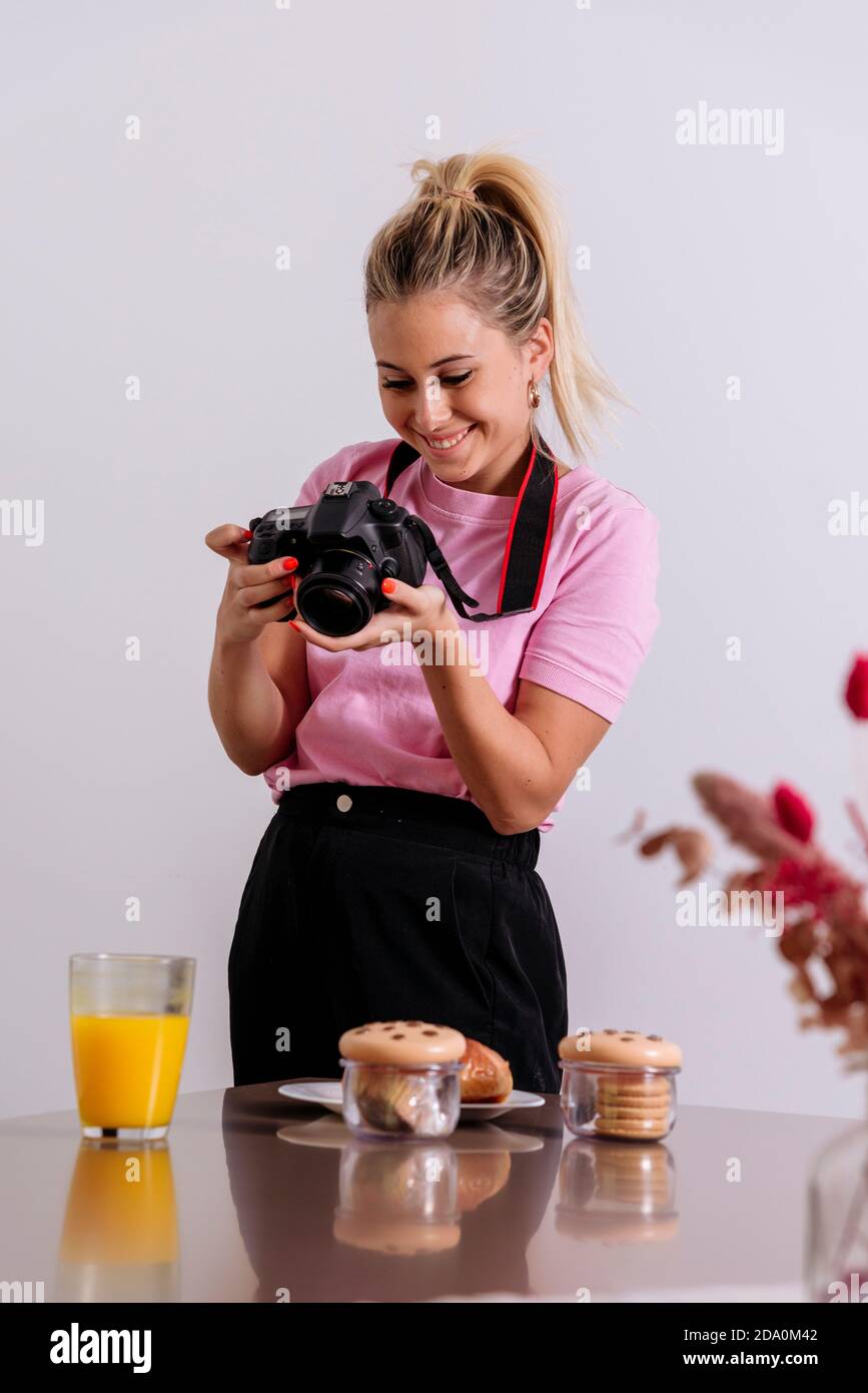 Professional food photographer hi-res stock photography and images - Alamy