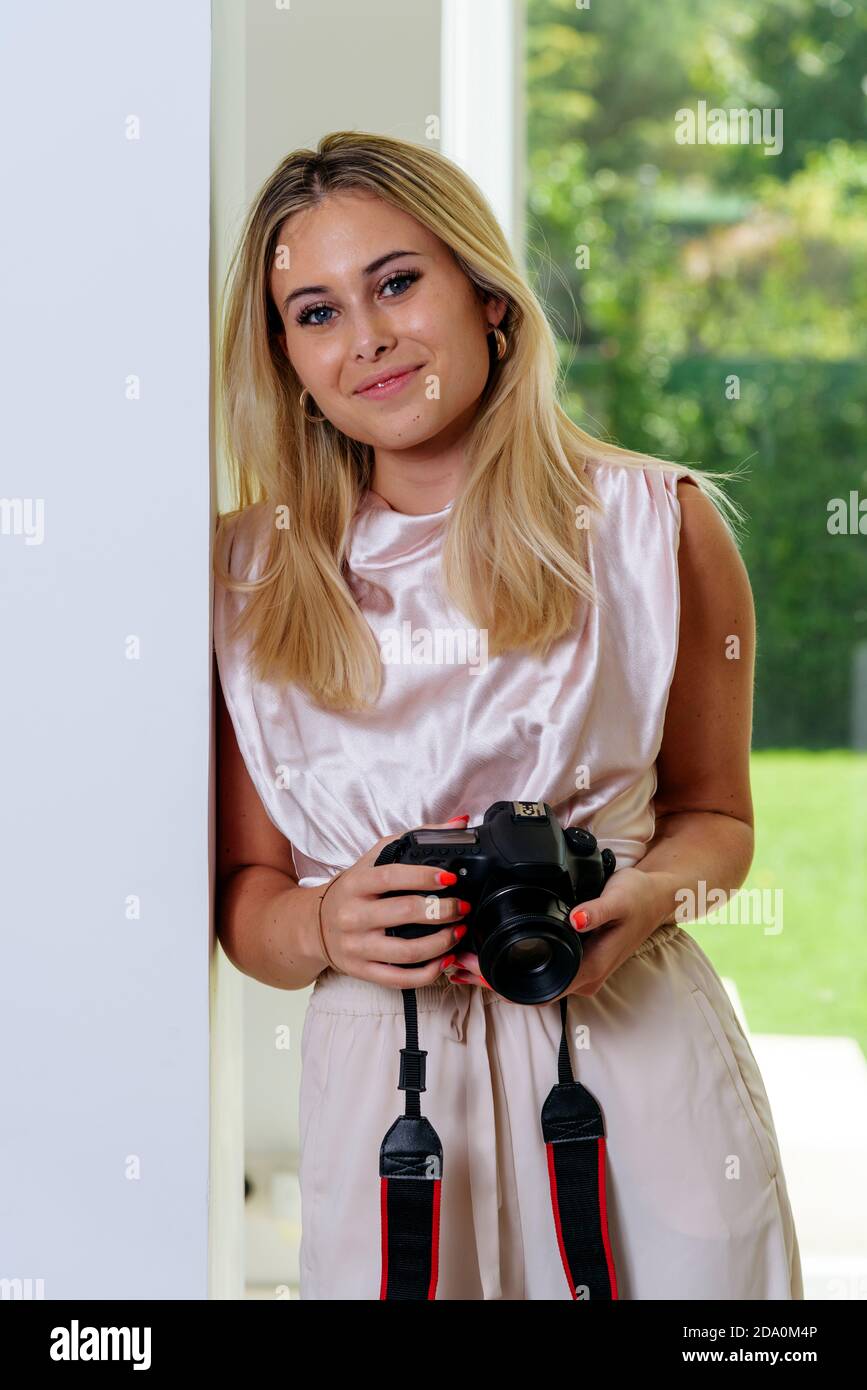 Professional female photographer hi-res stock photography and images ...