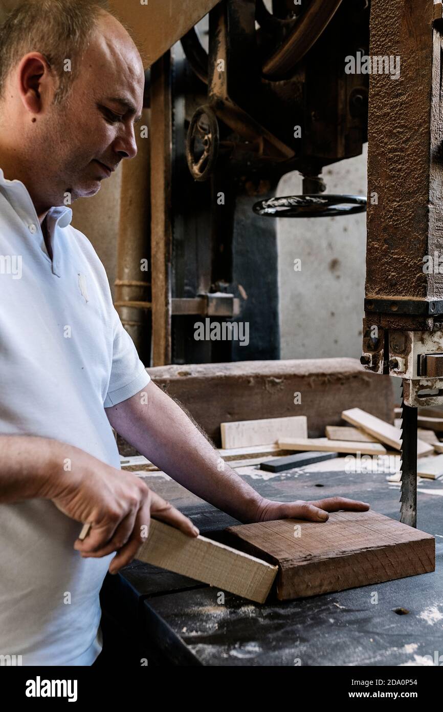 Using band saw hi-res stock photography and images - Alamy