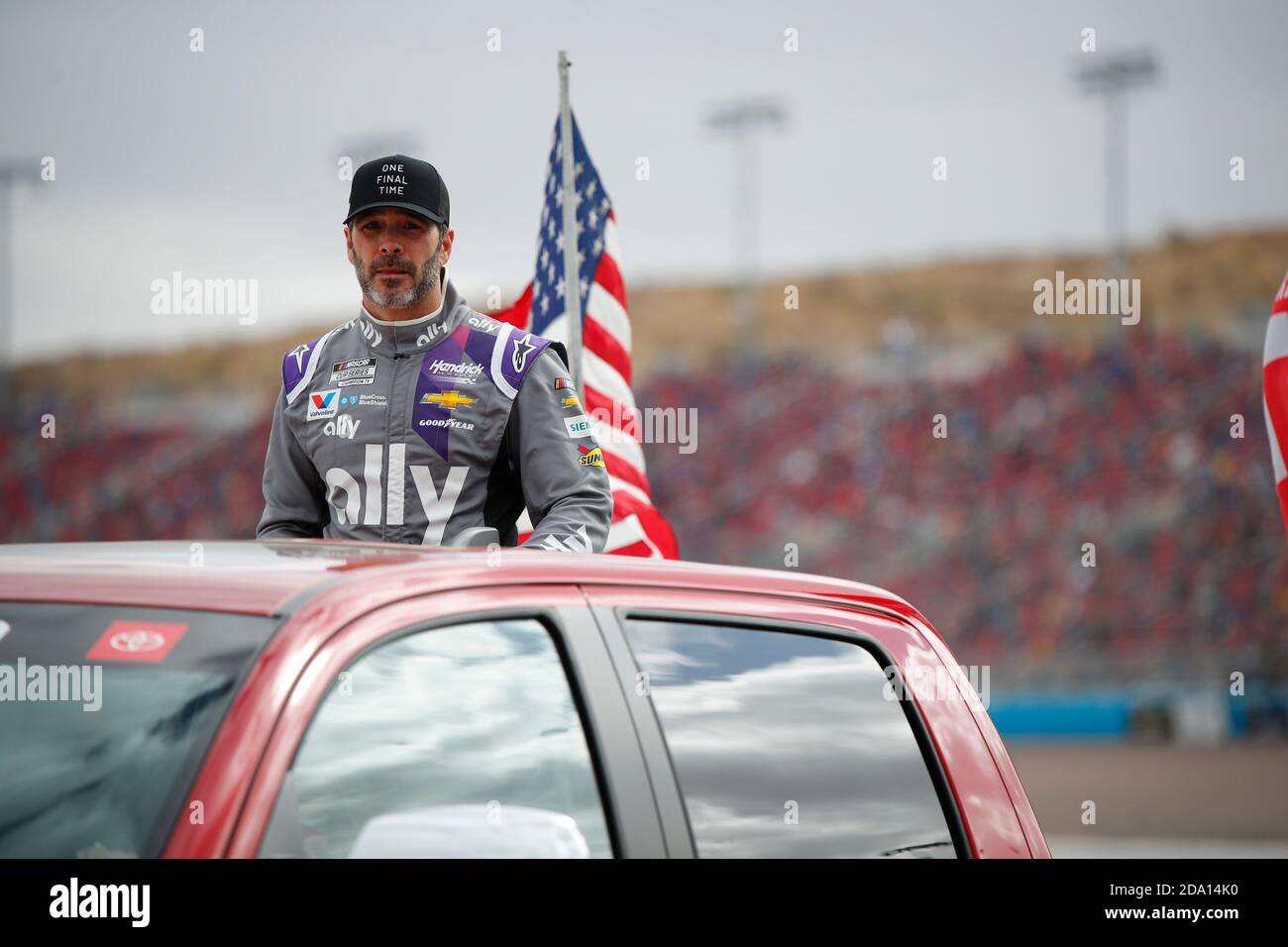 Avondale, Arizona, USA. 8th Nov, 2020. Jimmie Johnson (48) says goodbye ...