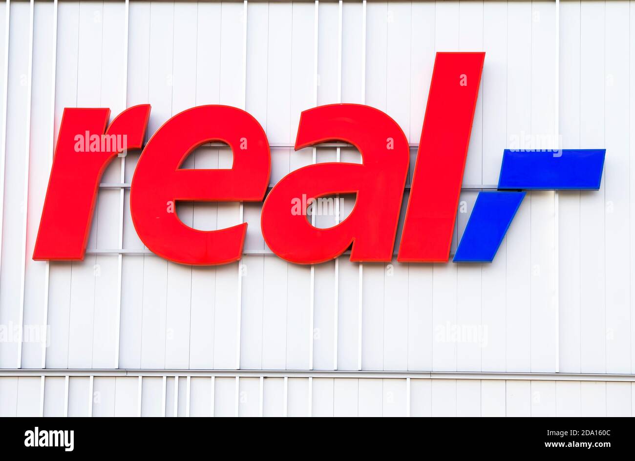 Giant food grocery store sign logo hi-res stock photography and images ...
