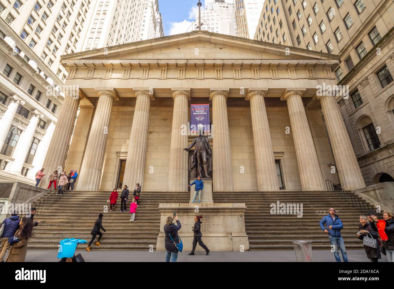 Person posing george washington statue hi-res stock photography and ...
