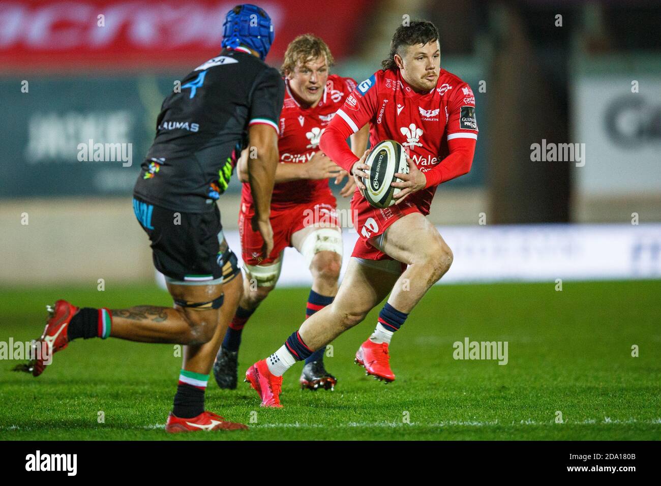 Llanelli, UK. 8 November, 2020. Scarlets winger Steff Evans on the ...