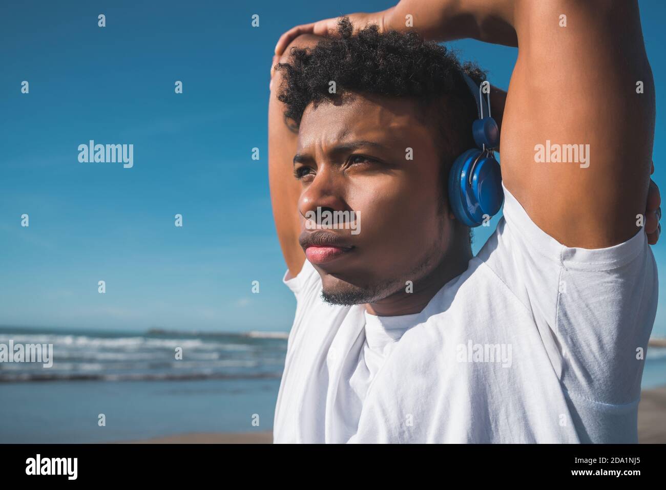 Man doing fitness exercise shoulders hi-res stock photography and images - Alamy
