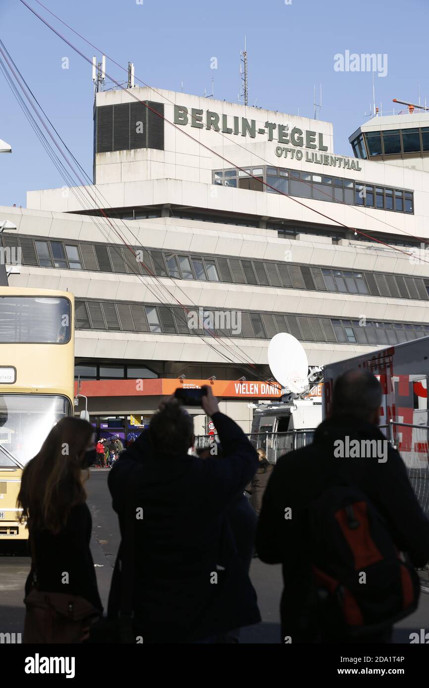 Berlin, Germany. 08th Nov, 2020. Tegel: Pilot Christopher Ruch will fly ...