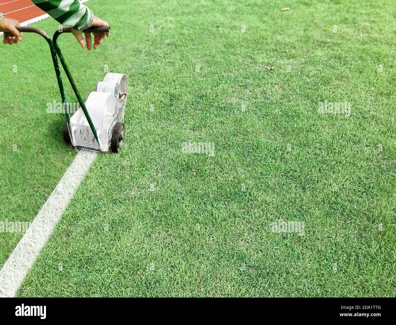 Line striping hi-res stock photography and images - Alamy