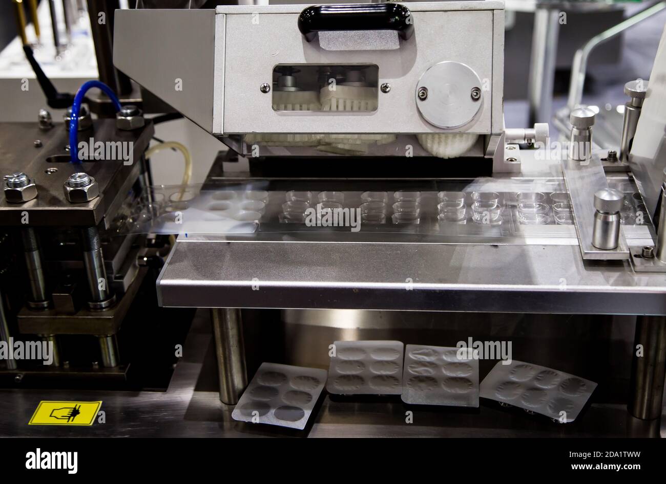 Blister machine hi-res stock photography and images - Alamy