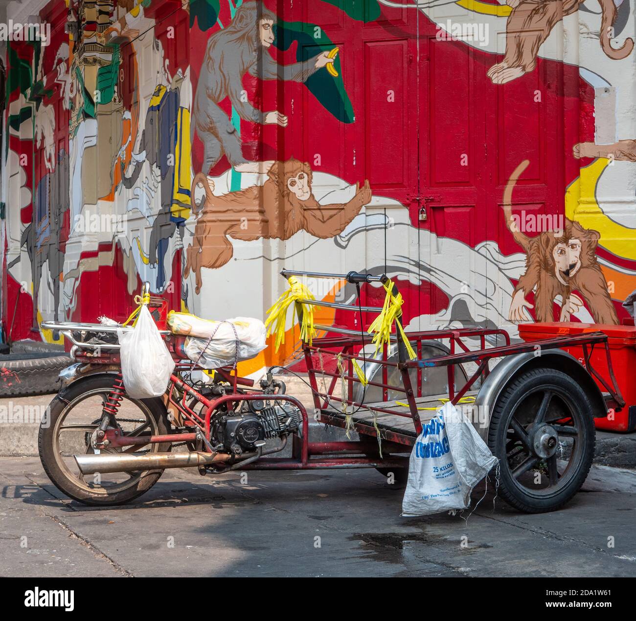 Monkey graffiti hi-res stock photography and images - Alamy