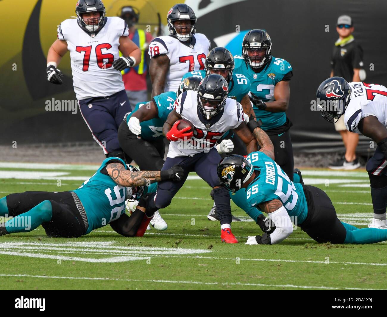 Jacksonville, FL, USA. 8th Nov, 2020. Houston Texans running back Duke Johnson (25) runs with ...
