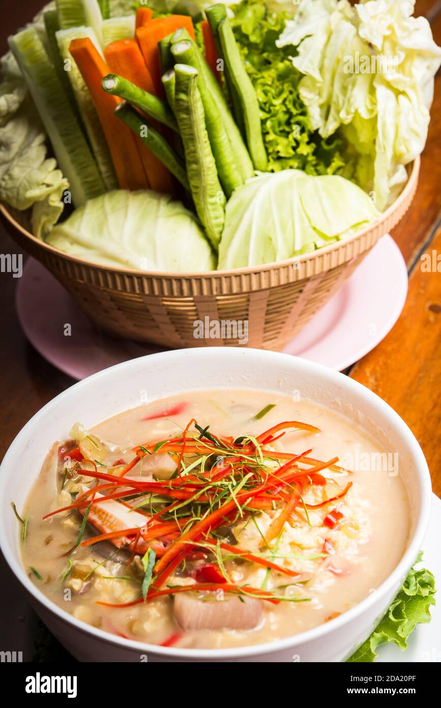 Thai spicy dip with vegetables - Lon Poo Nam Prik Stock Photo - Alamy