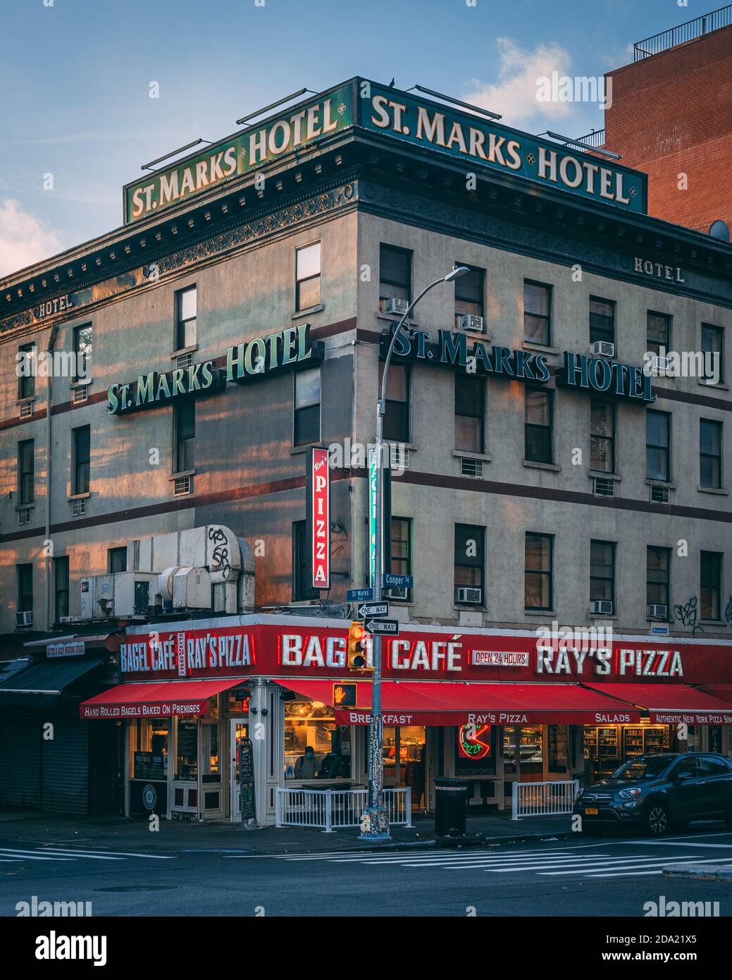 Ray's pizza new york hi-res stock photography and images - Alamy