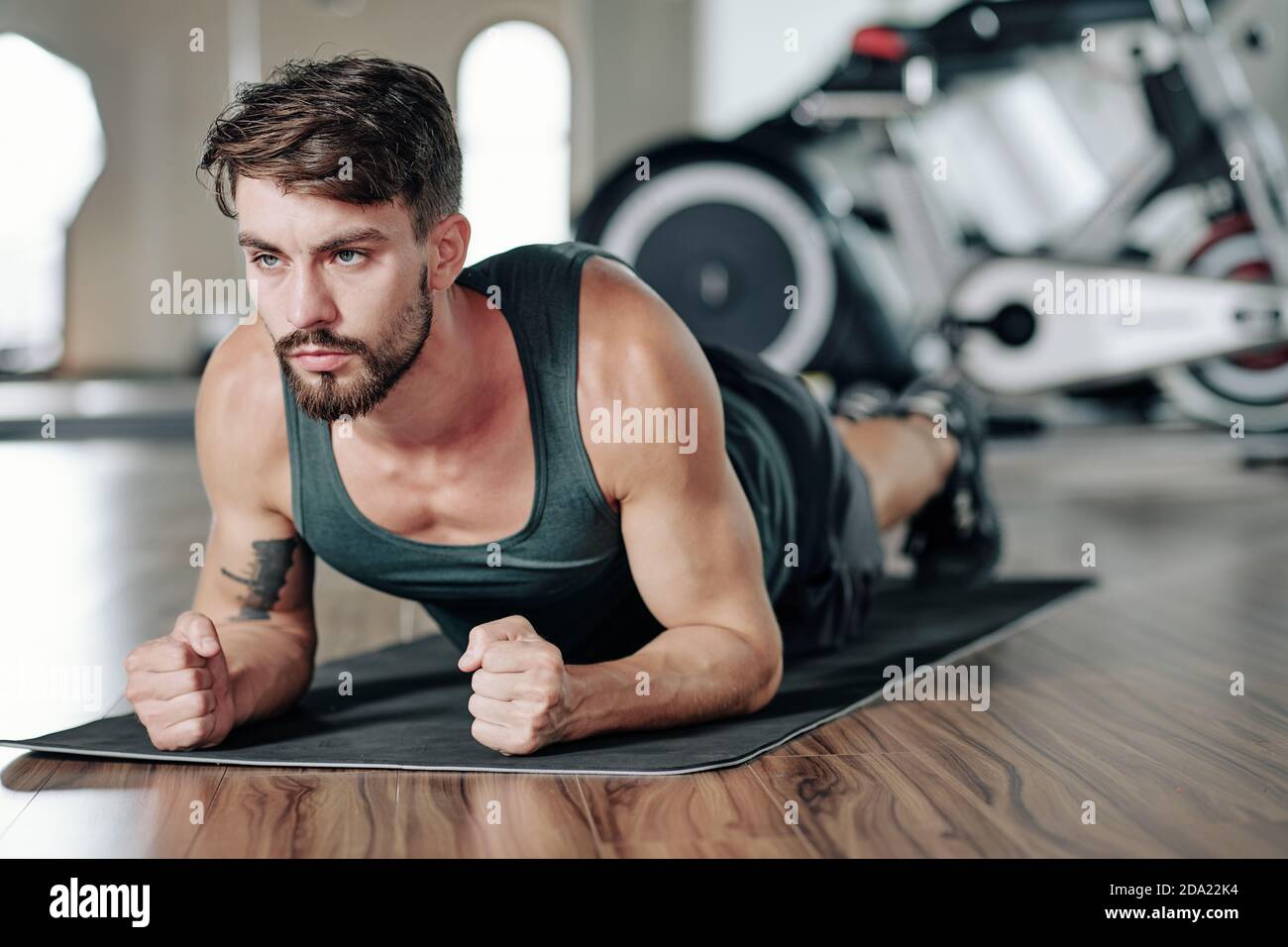 Concentrated man in plank position Stock Photo - Alamy