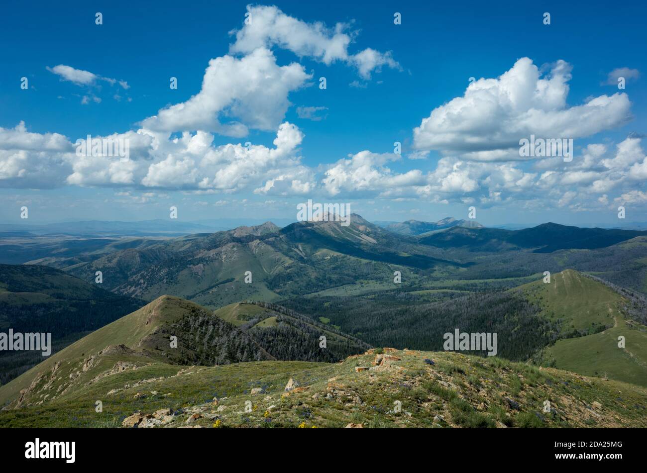 Empty mountain landscape hi-res stock photography and images - Alamy
