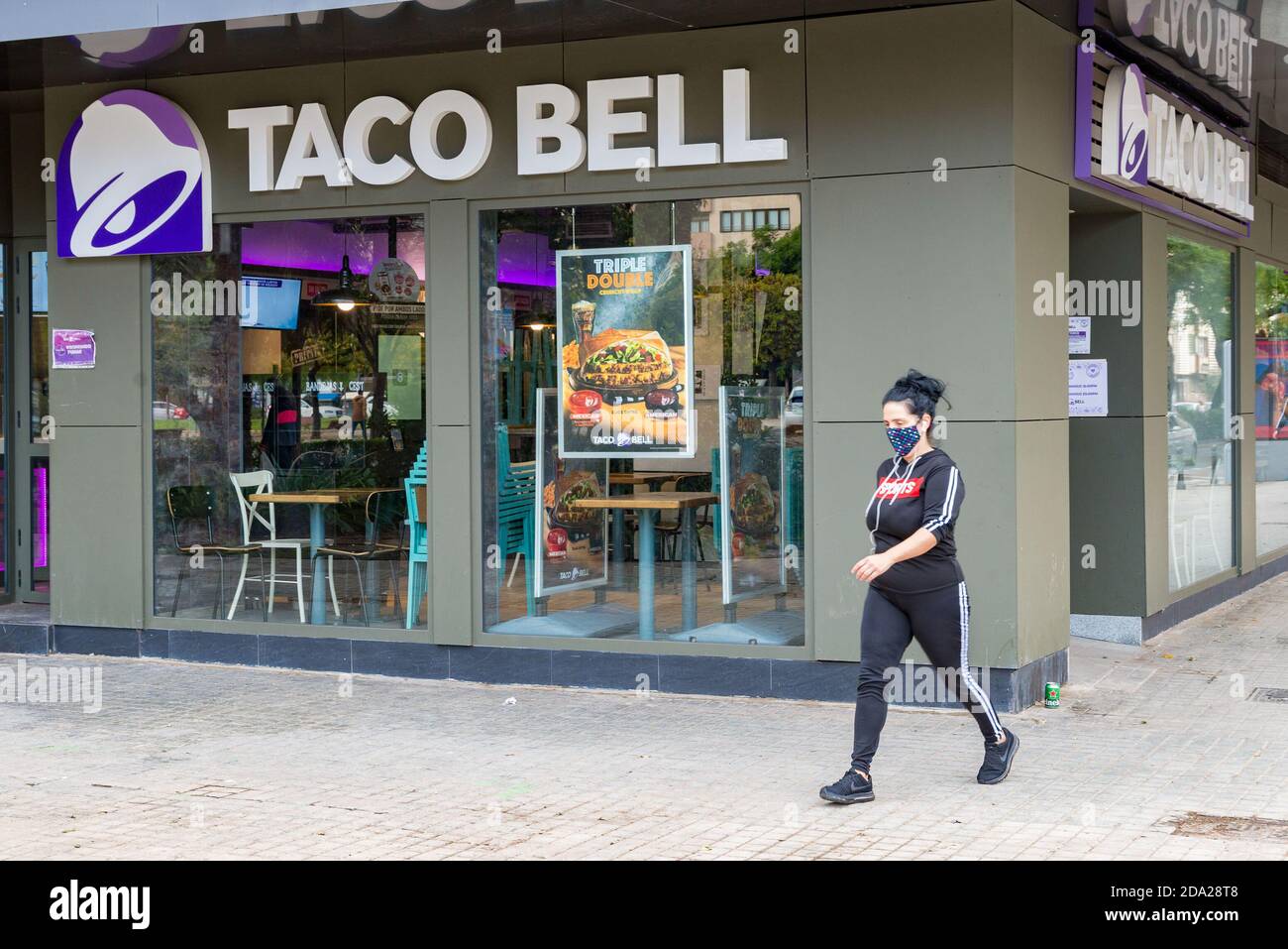 Taco bell logo hi-res stock photography and images - Alamy