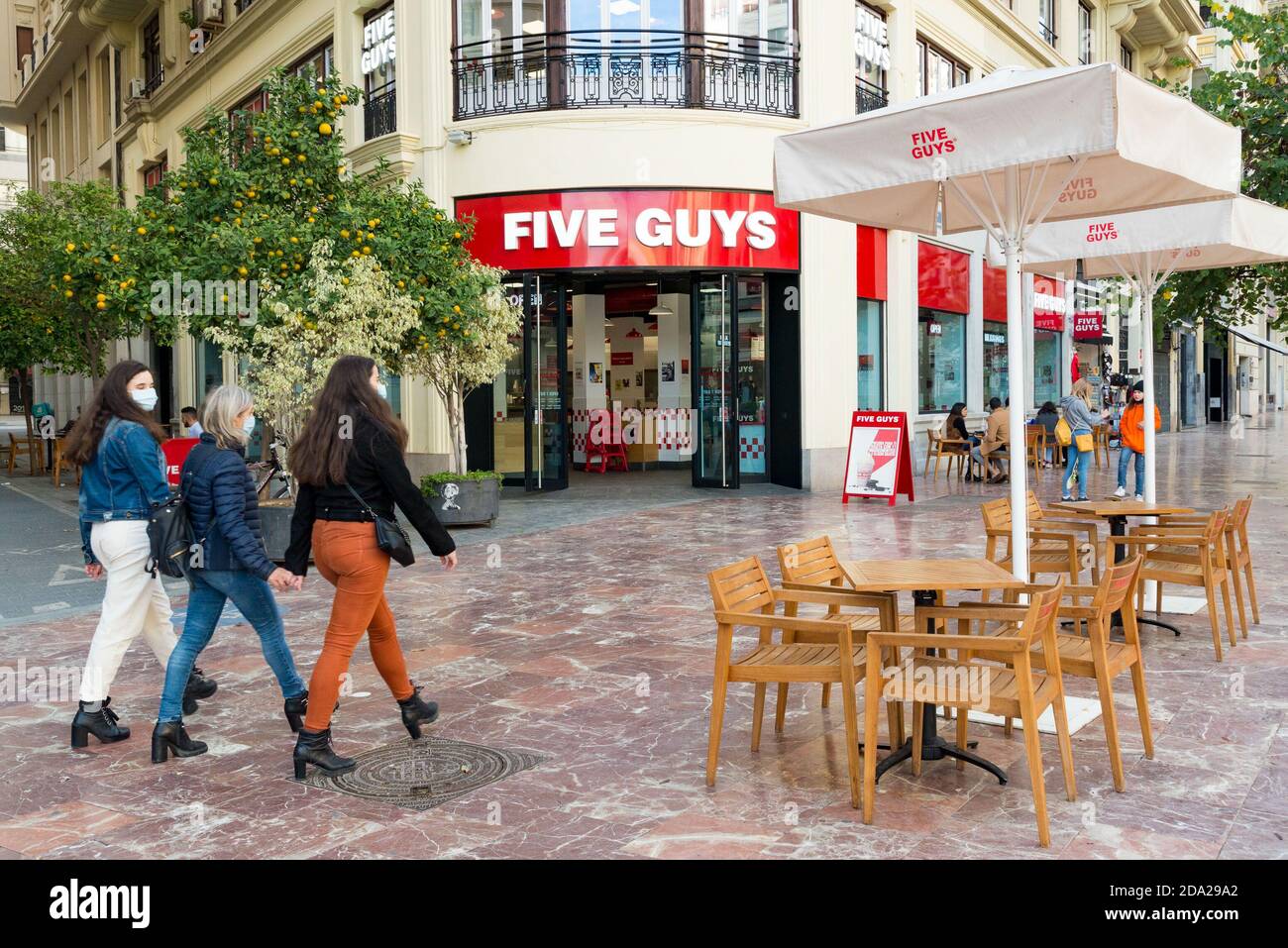 Five guys store hi-res stock photography and images - Alamy