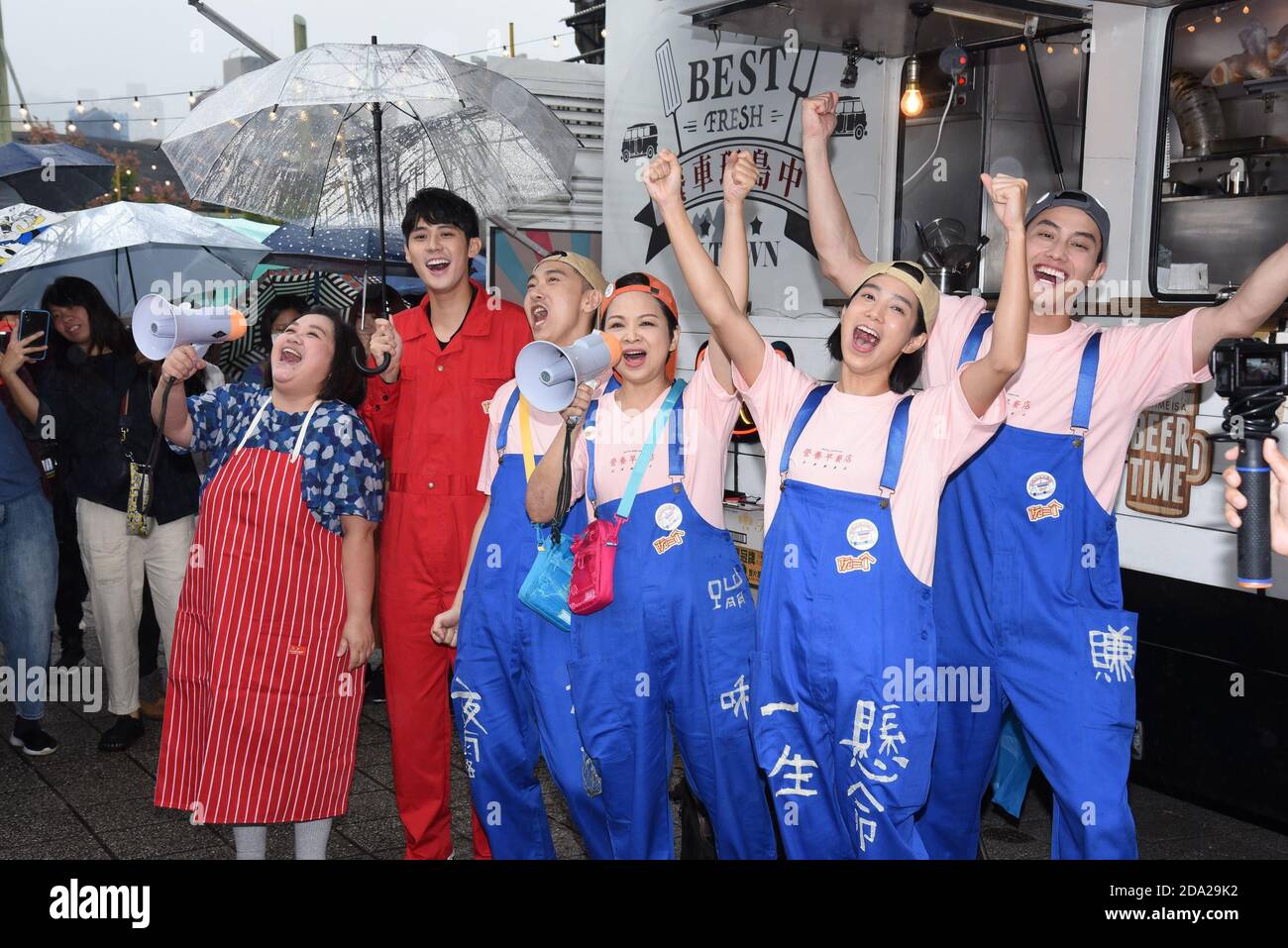 Taipei. 08th Nov, 2020. Fandy Fan records TV show °dining car around ...