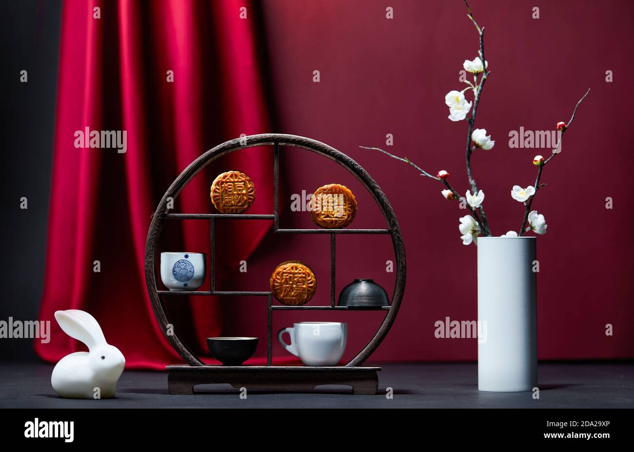 Set up of mooncakes on a table Stock Photo - Alamy