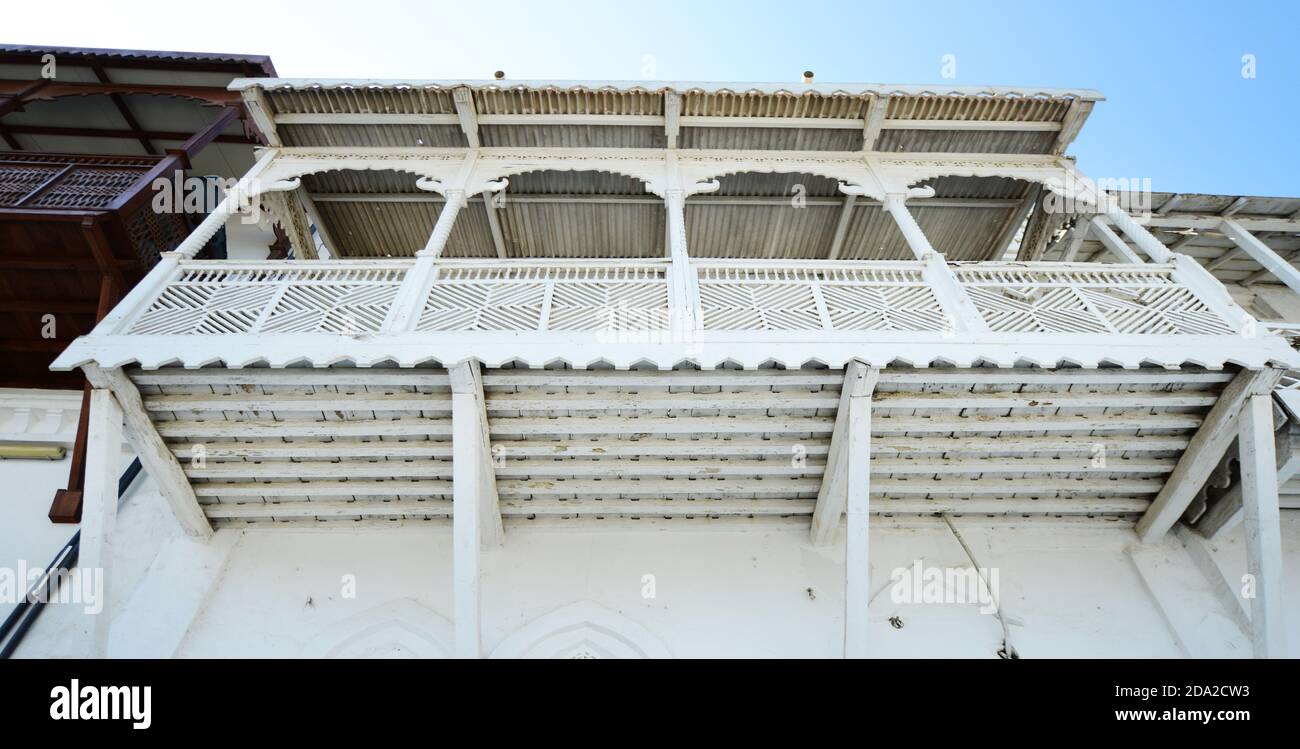 Traditional Omani buildings along the Mutrah corniche in Oman Stock ...