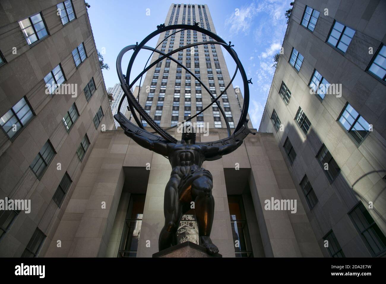 Atlas bronze statue in Rockefeller Center, within the International ...