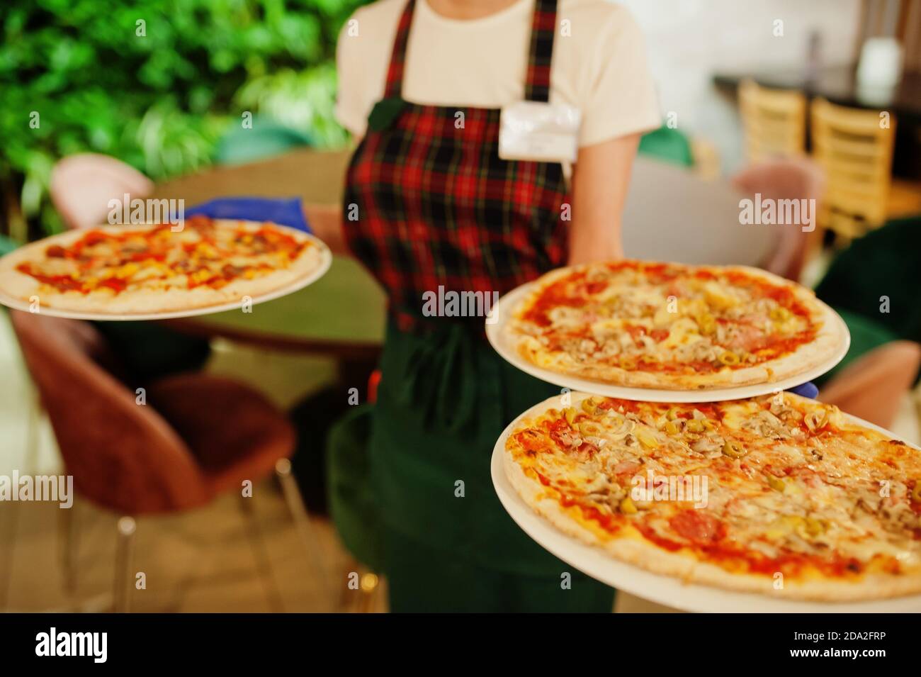 Restaurant waiter carrying plates hi-res stock photography and images ...