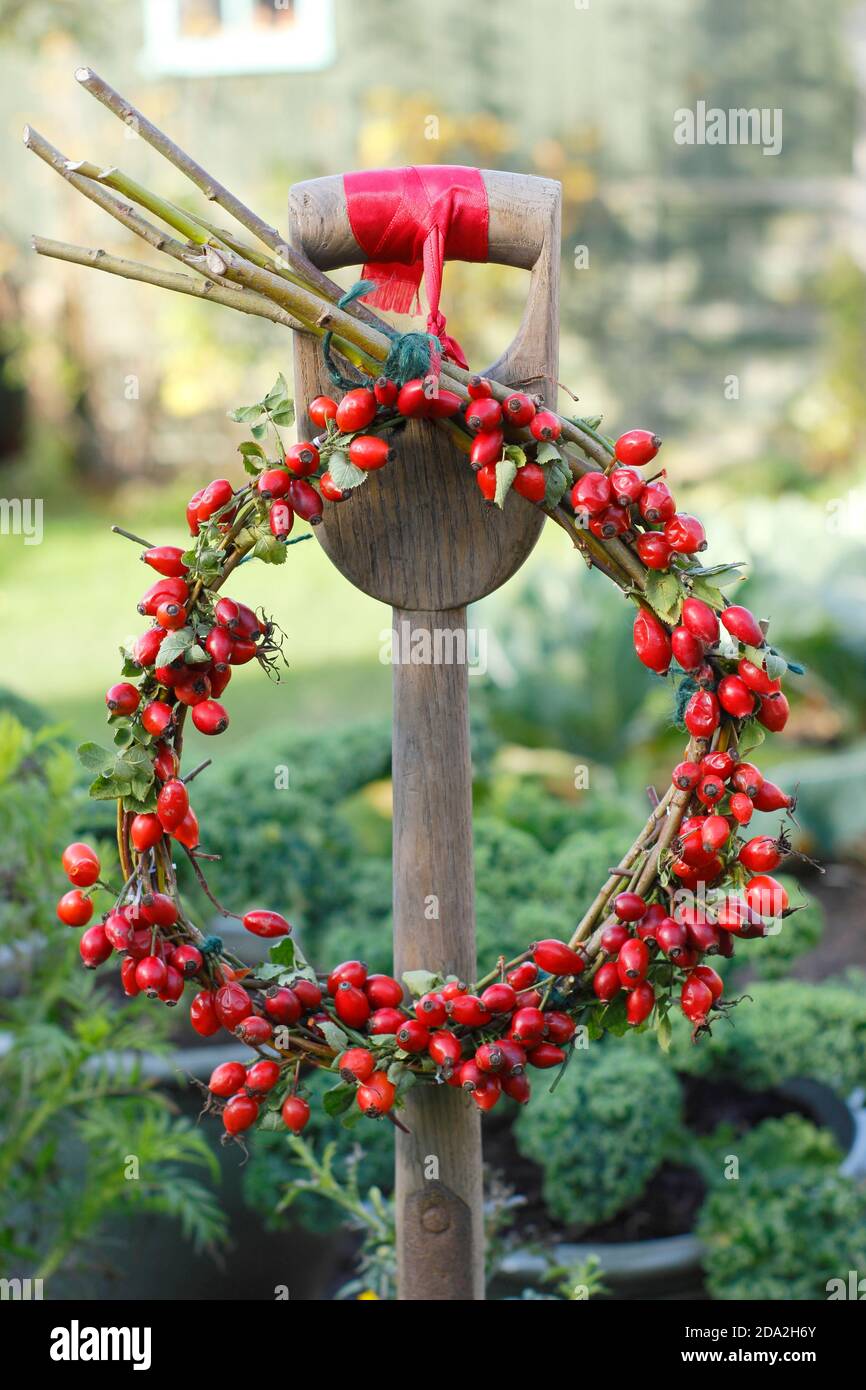 Willow wreaths hi-res stock photography and images - Alamy