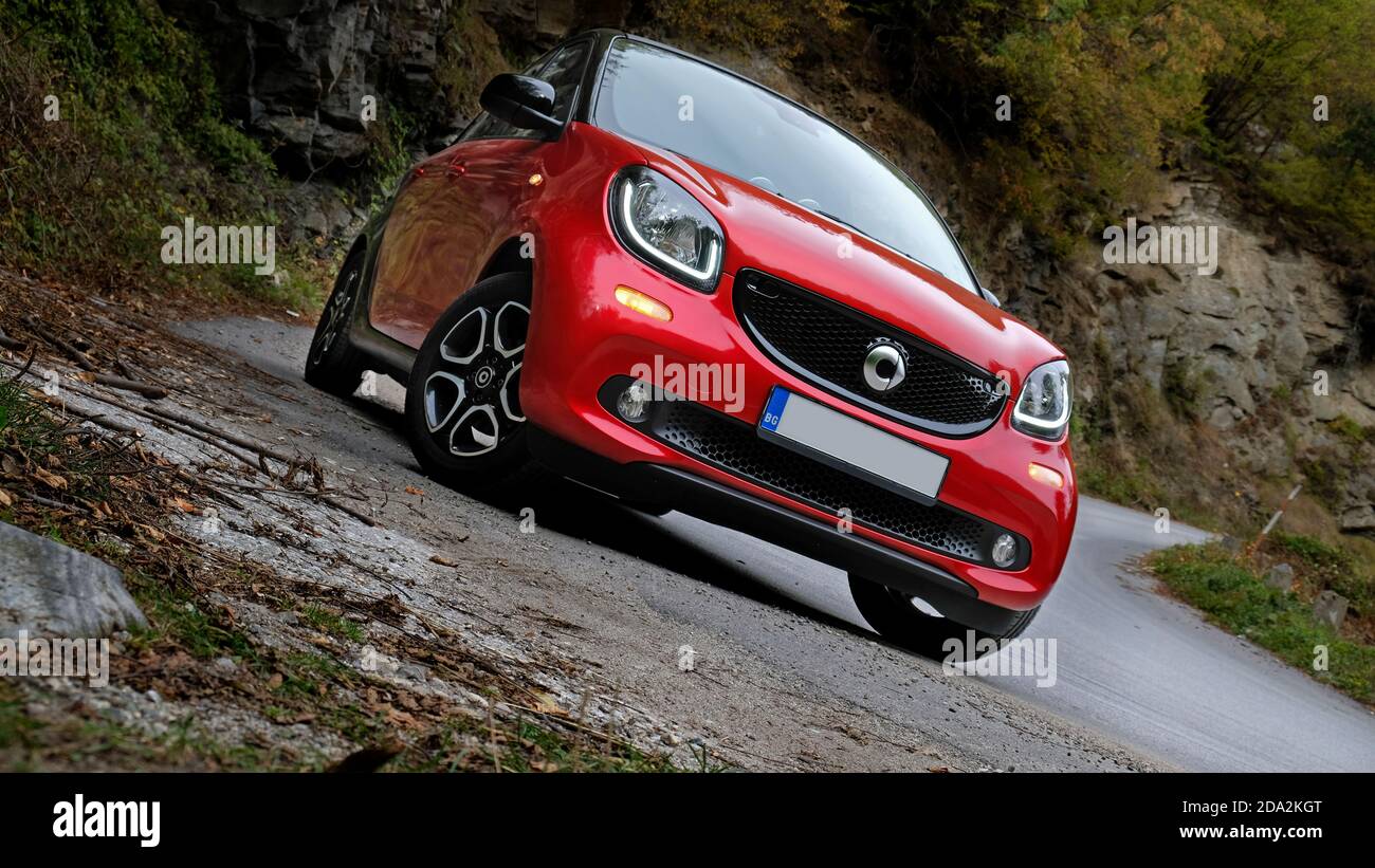 Smart car red hi-res stock photography and images - Alamy
