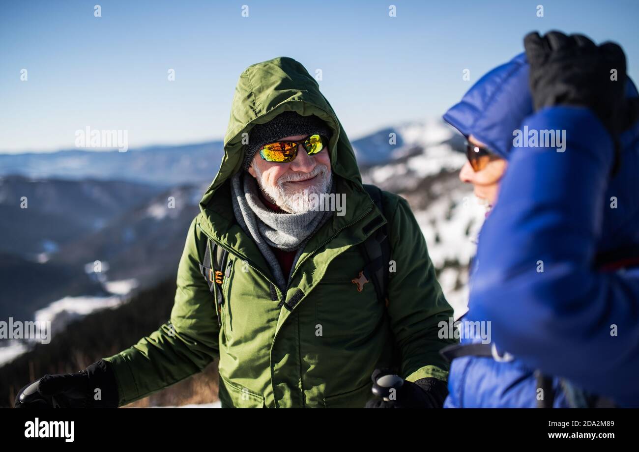 Hikers people hiking talking hi-res stock photography and images - Alamy