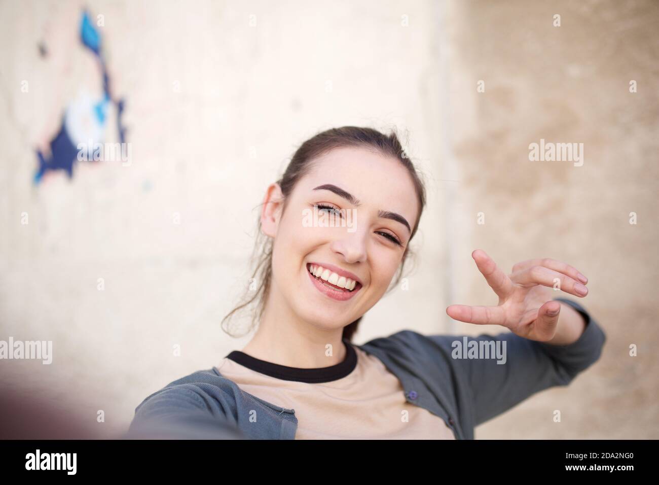 Hand holding up peace sign hi-res stock photography and images - Alamy